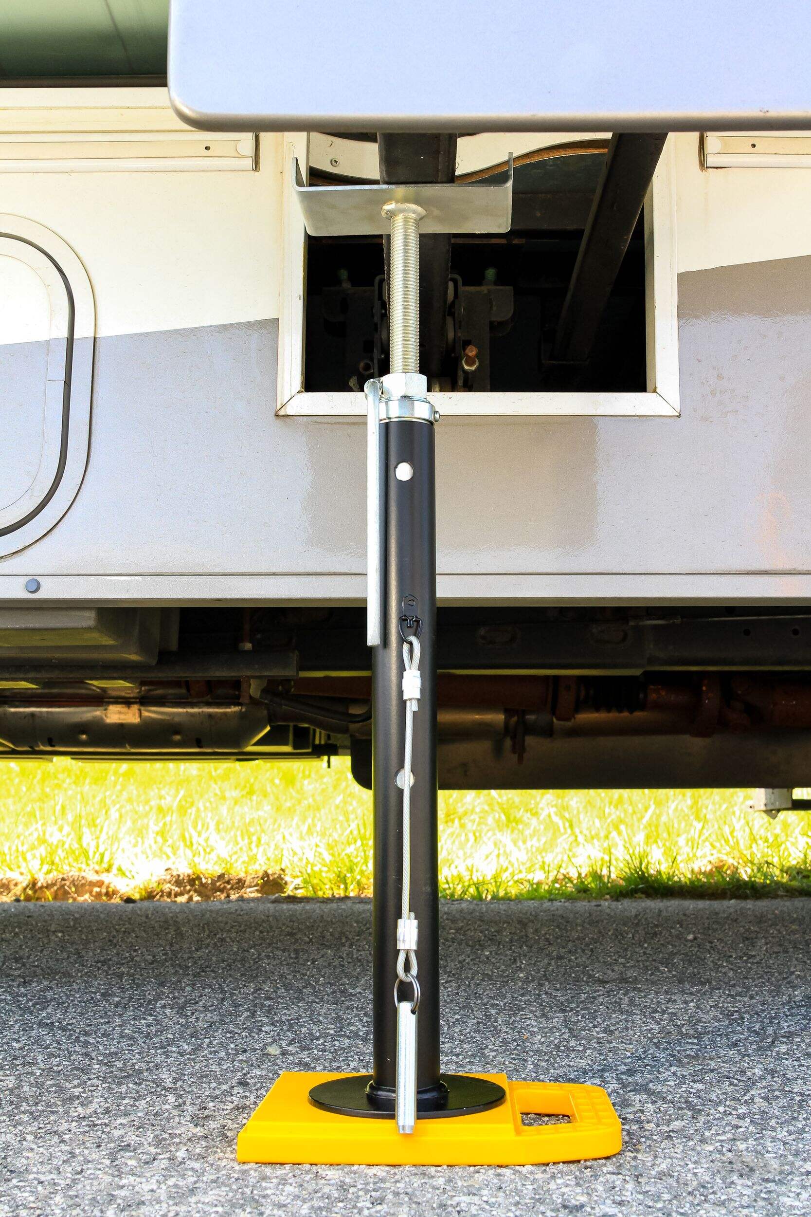 CAMCO 48867 Eaz-Lift 19 to 47-in RV Slide Out Support, Single Pack ...