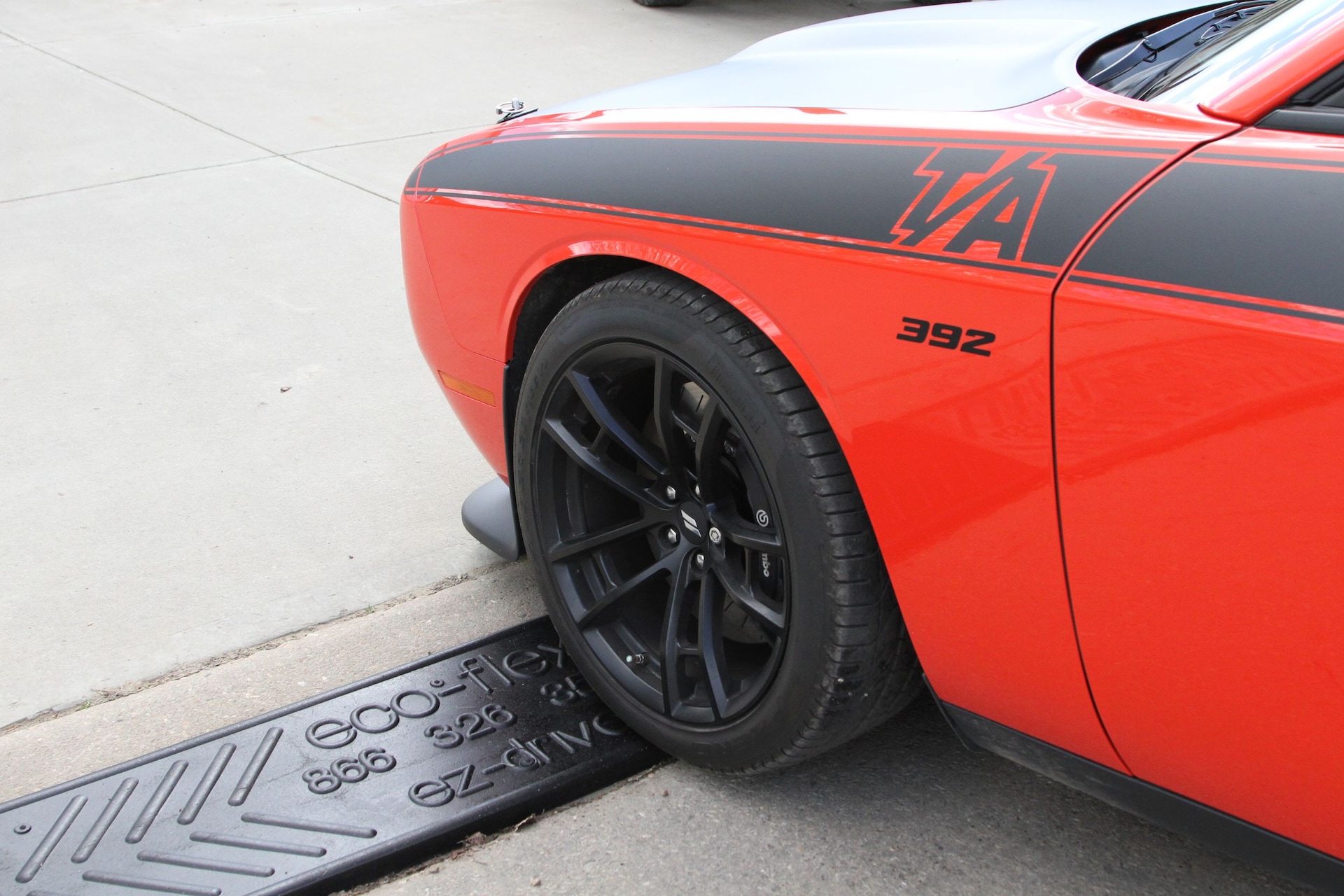 Eco-Flex EZ-Drive Rubber Curb Driveway Ramp, 60-in x 16-in, Black ...