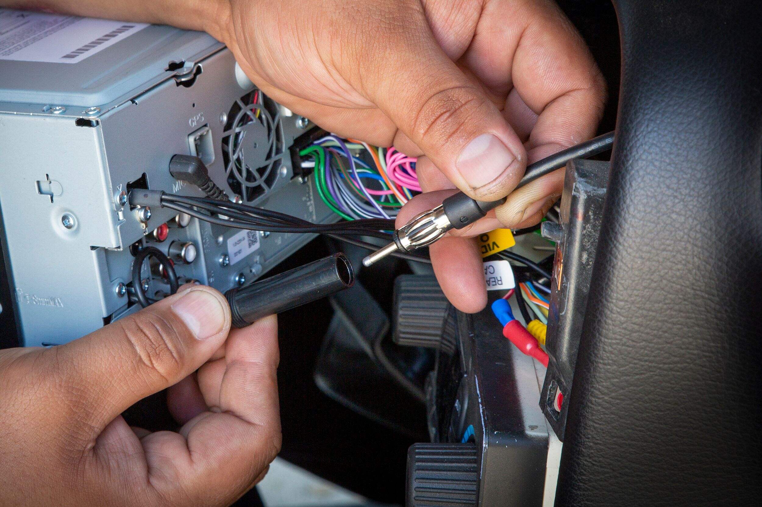 Scosche Universal Antenna Adapter | Canadian Tire