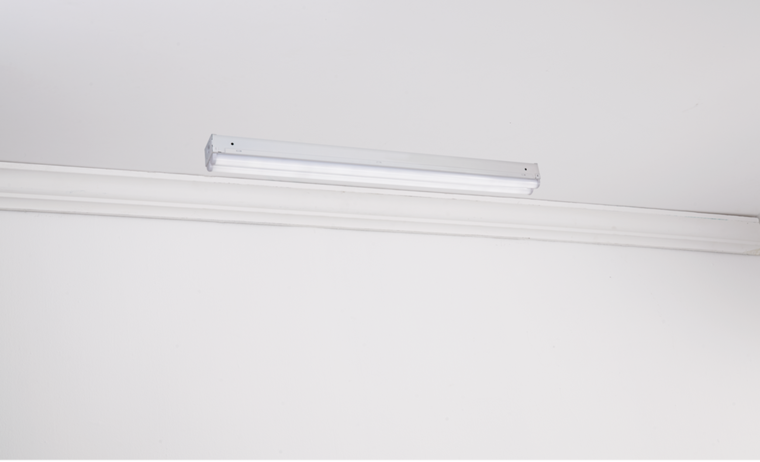 NOMA Indoor Double LED Strip Light, 2200 Lumens, 2-ft, Cool White, 15W ...