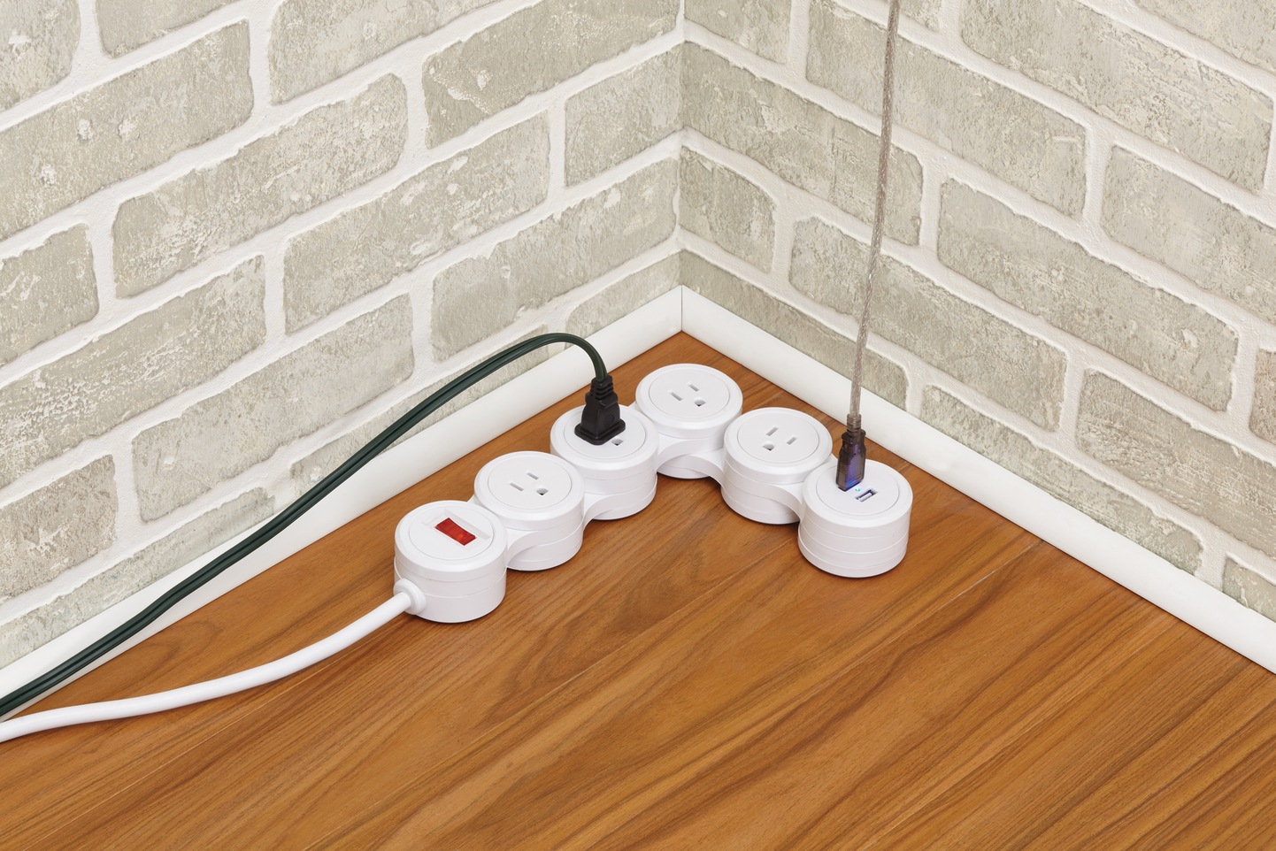 NOMA 4-Outlet and 2 USB Port Power Bar / Hub with Surge Protector, 6-ft ...