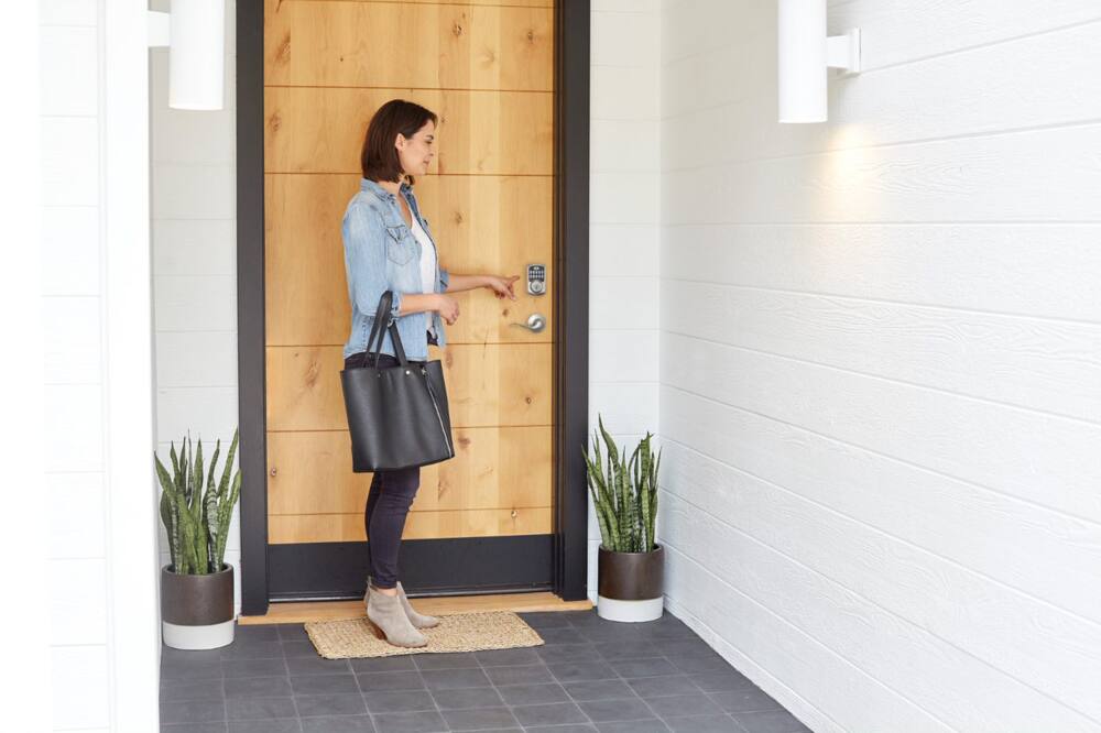 Weiser Aura Bluetooth Keypad Smart Lock, Satin Nickel | Canadian Tire Weiser Aura Bluetooth Keypad Smart Lock, Satin Nickel | Canadian Tire