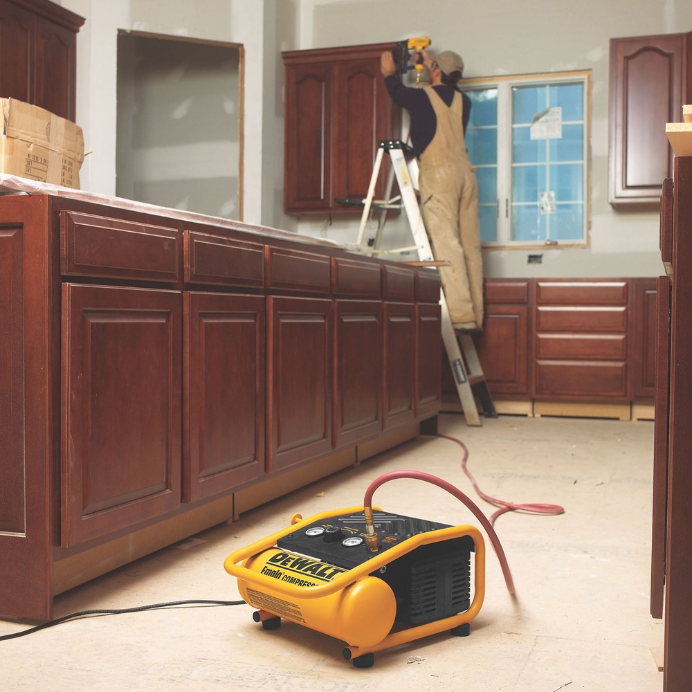 DEWALT 1 Gallon MAX Trim Air Compressor, 135-PSI | Canadian Tire