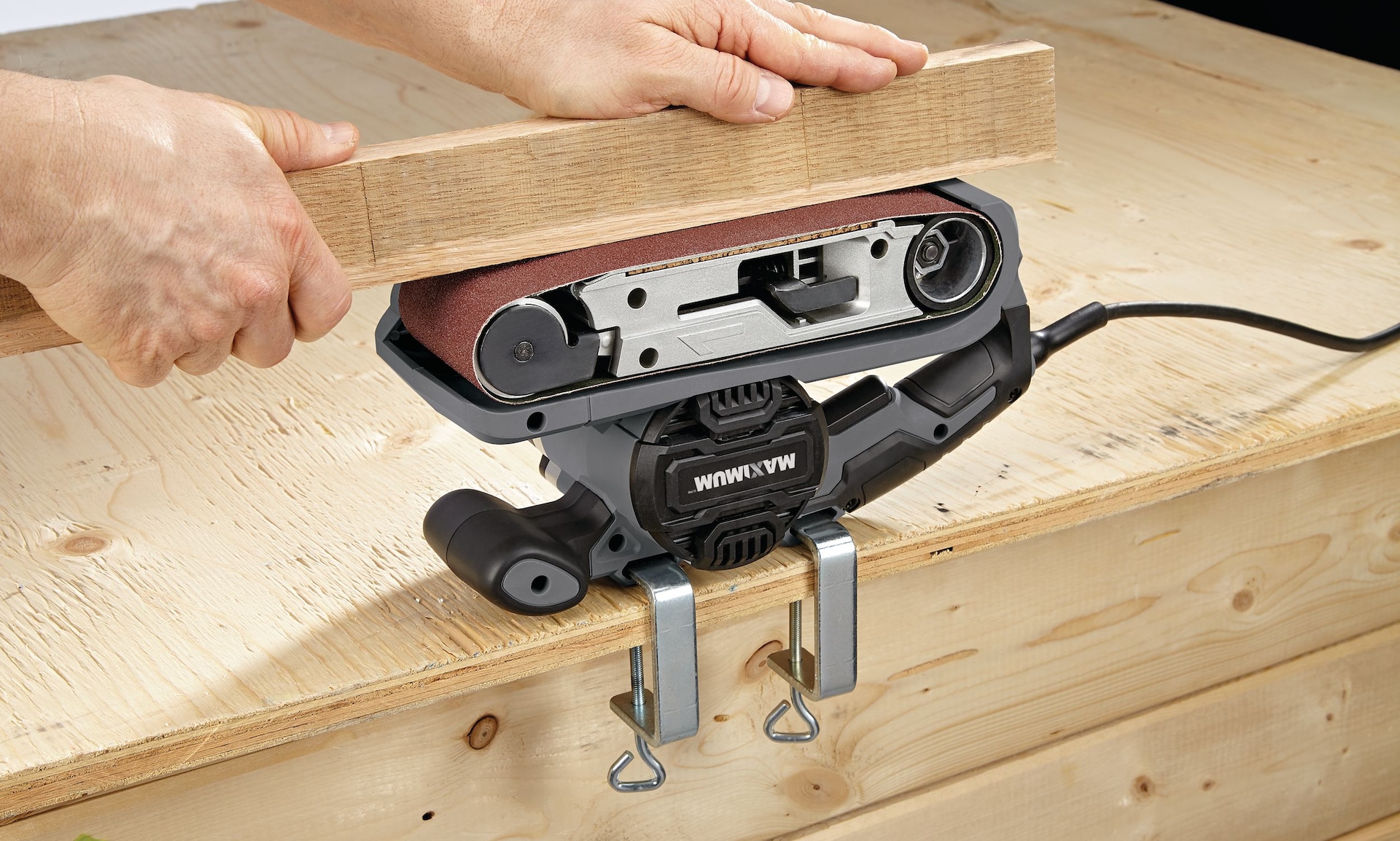 MAXIMUM 8A Lightweight Corded 6 Speed Belt Sander with Dust Bag 3 x 21 in Canadian Tire