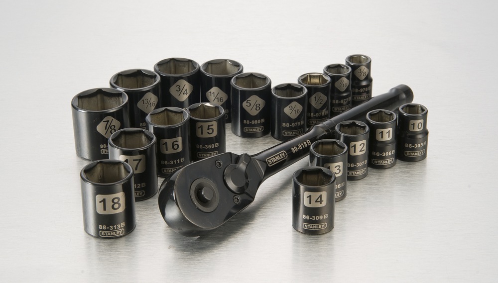 Stanley Professional Grade Black Chrome Socket Set, 19-pc, SAE/Metric ...