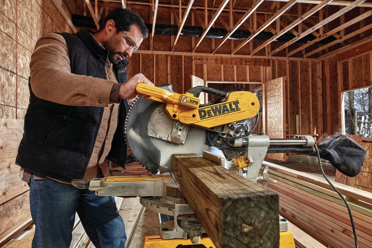 DEWALT DWS780 Dual Bevel Sliding Mitre Saw 12 in Canadian Tire