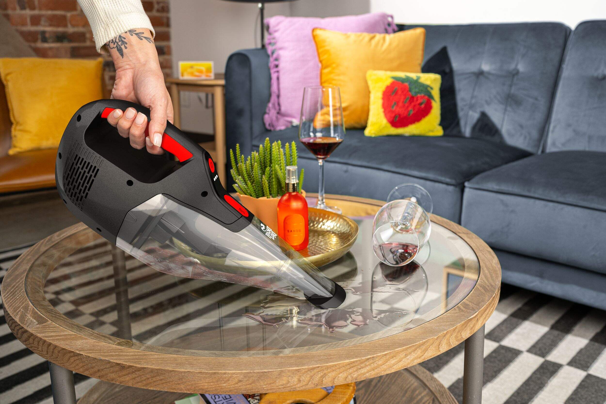 Dirt Devil 16V Wet-Dry Cordless Hand Vacuum with Squeegee | Canadian Tire