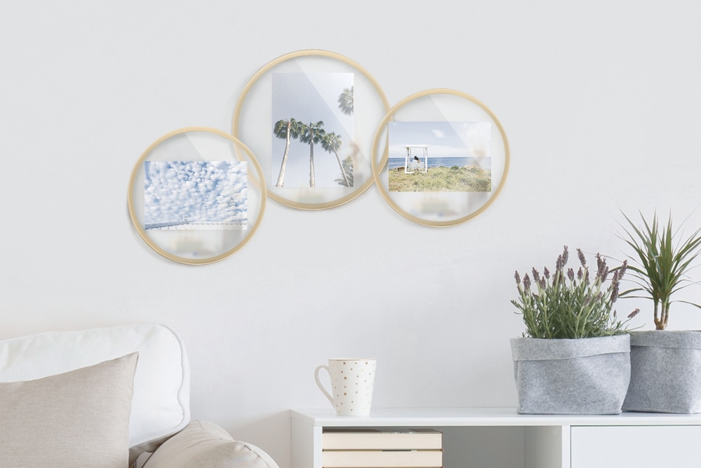 Umbra Infinity Floating Round Photo Display Frame, Matte Brass, 5 x 7 ...