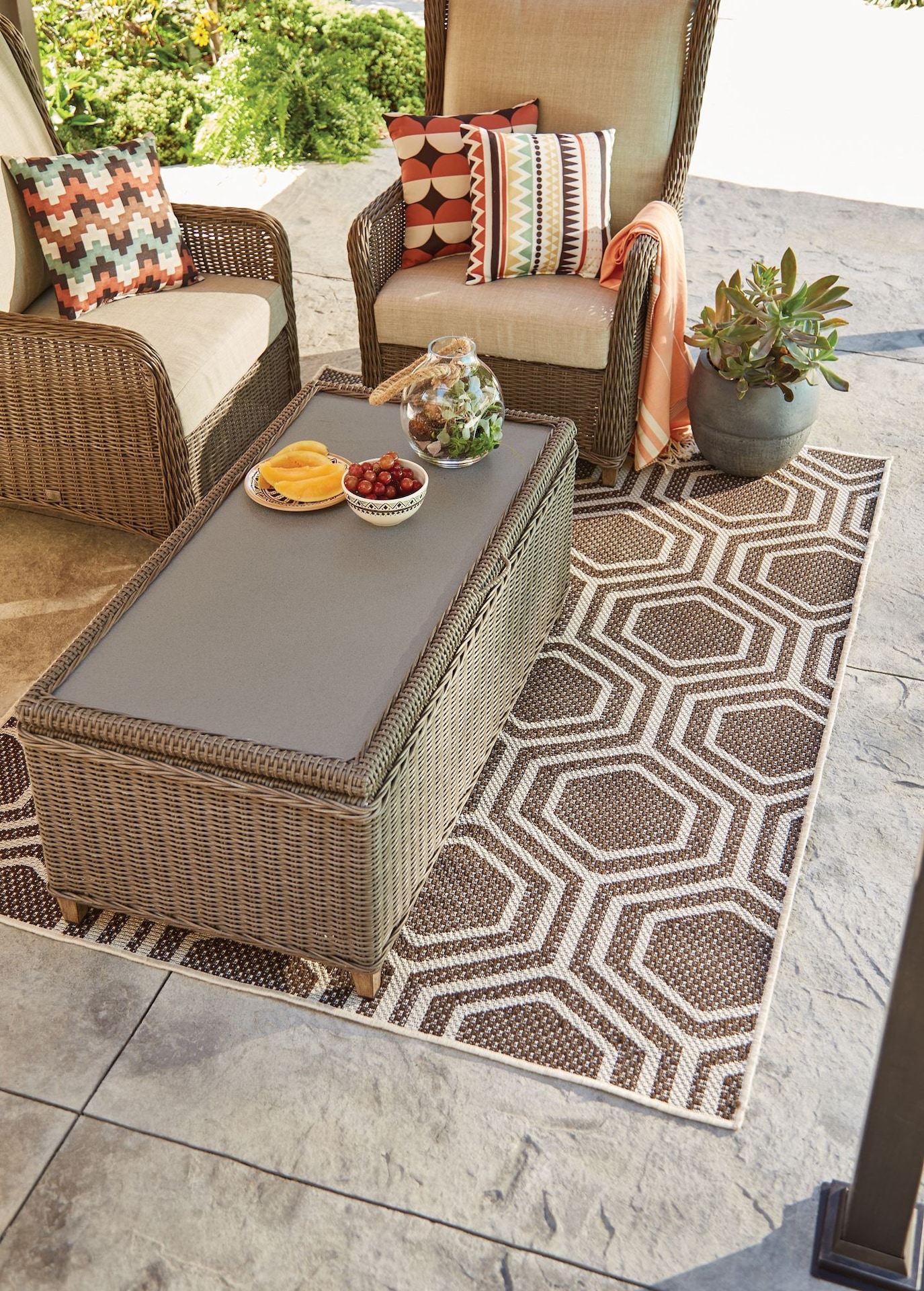 CANVAS Honeycomb Outdoor Rug 5 x 7 ft Canadian Tire