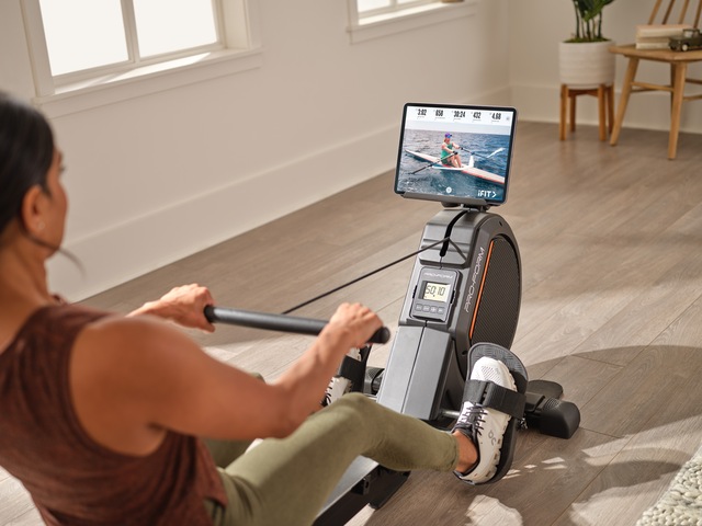 ProForm 550R Fitness Rower with Inertia-Enhanced Flywheel | Canadian Tire