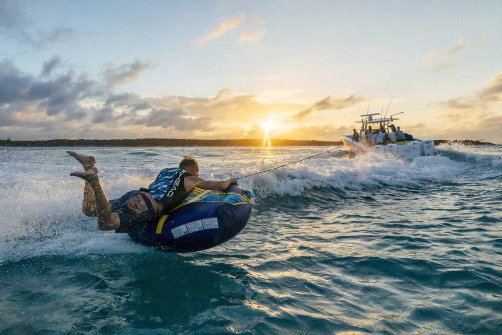 Airhead Strike Air-Pump Inflatable Water Boating 1-Rider Towable Tube ...