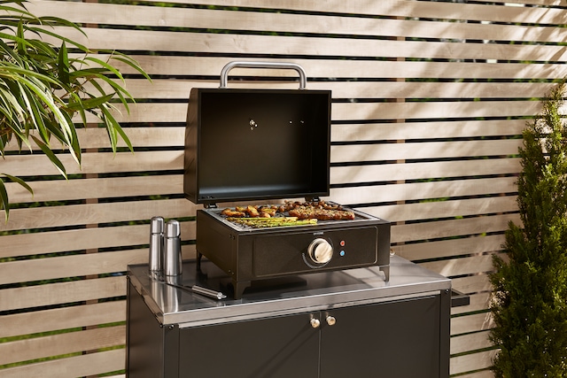 MASTER Chef Tabletop Portable Electric BBQ Grill with Cast-Iron Grates ...