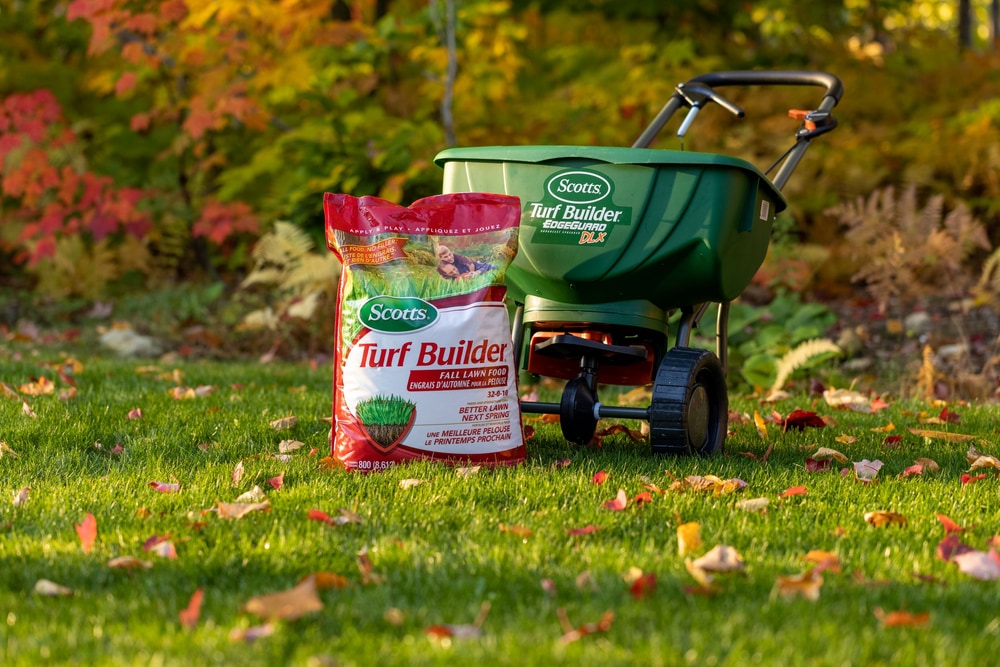 Scotts Turf Builder Fall Lawn Fertilizer, 10.5-kg | Canadian Tire