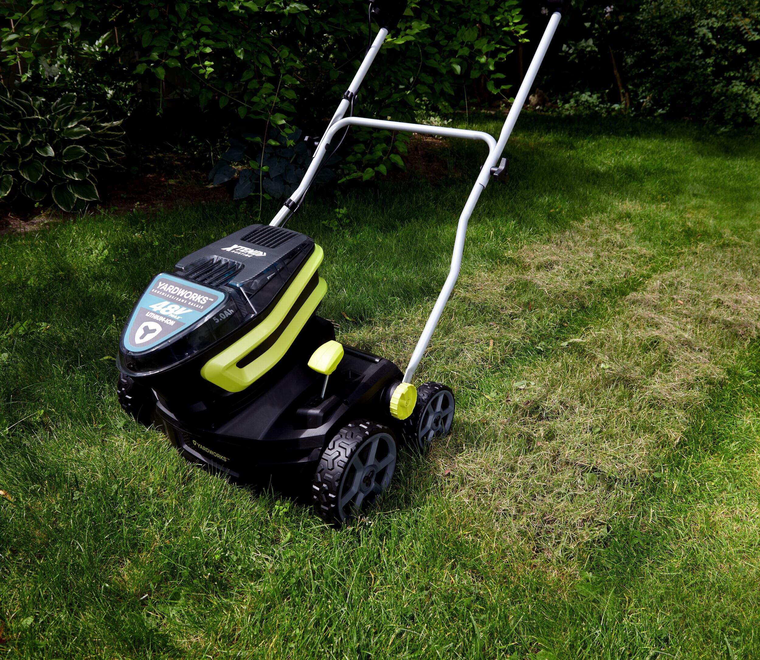 Yardworks 48V Max* Cordless Brushless Dethatcher, 14-in | Canadian Tire