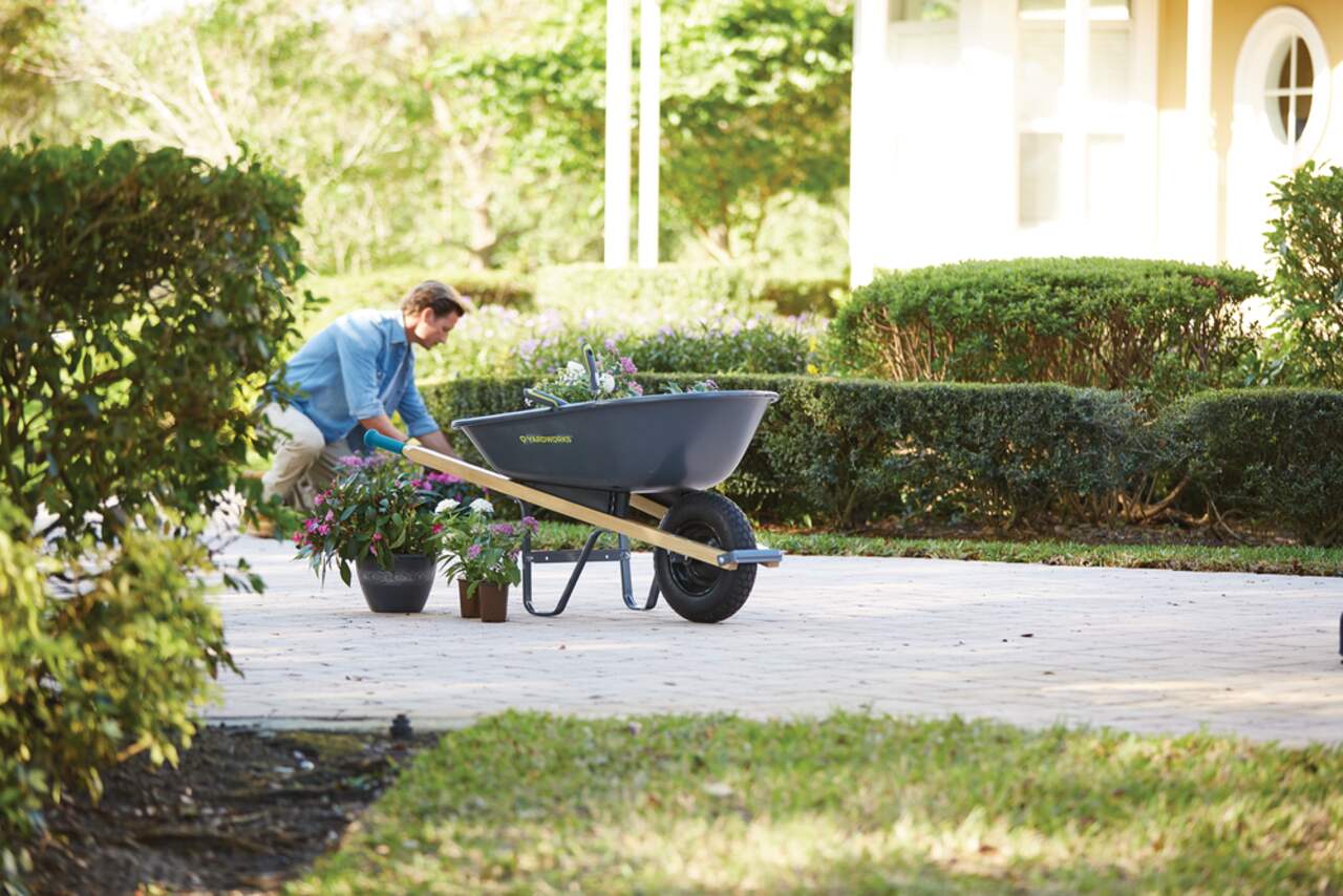 Yardworks 5 cu ft wheelbarrow store