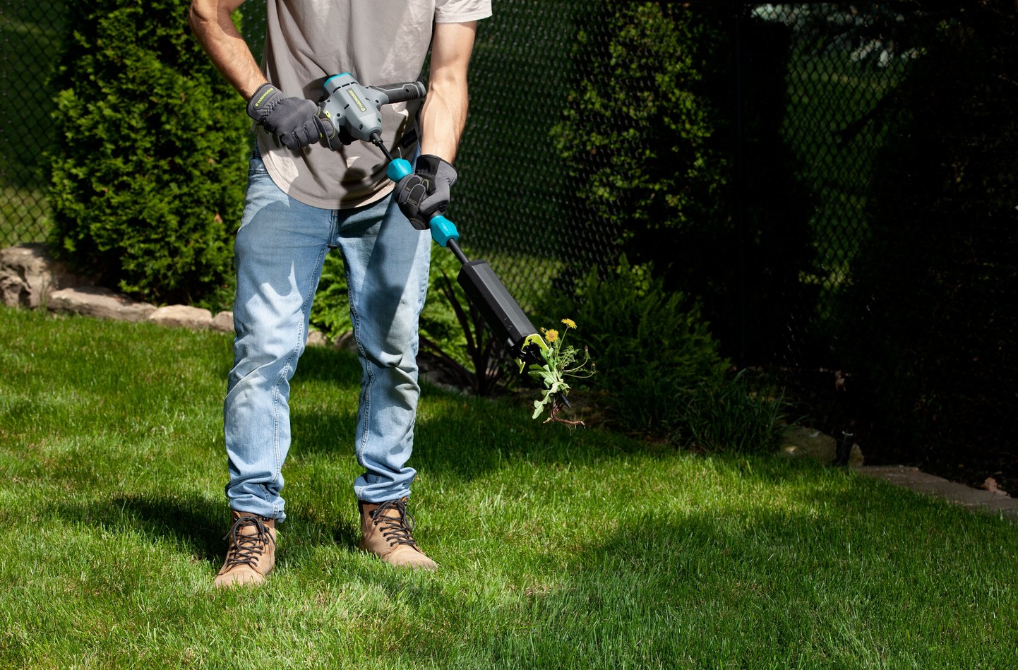 Yardworks 20V Cordless Battery-Powered Weeder, with PWR POD 2.0Ah Battery | Canadian Tire