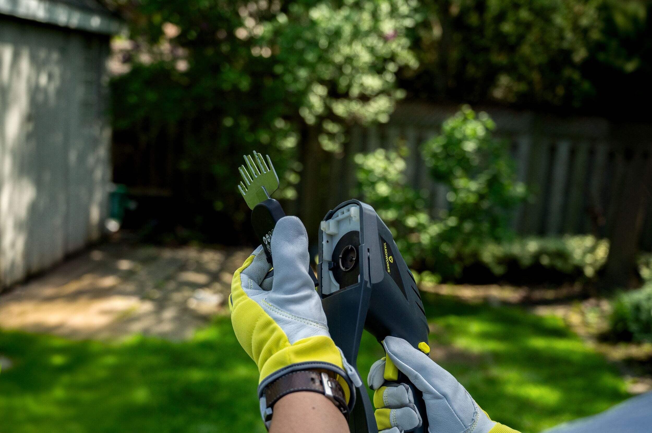 Nécessaire de taille-haie à alimentation PWR POD Yardworks de 20 V | Canadian Tire