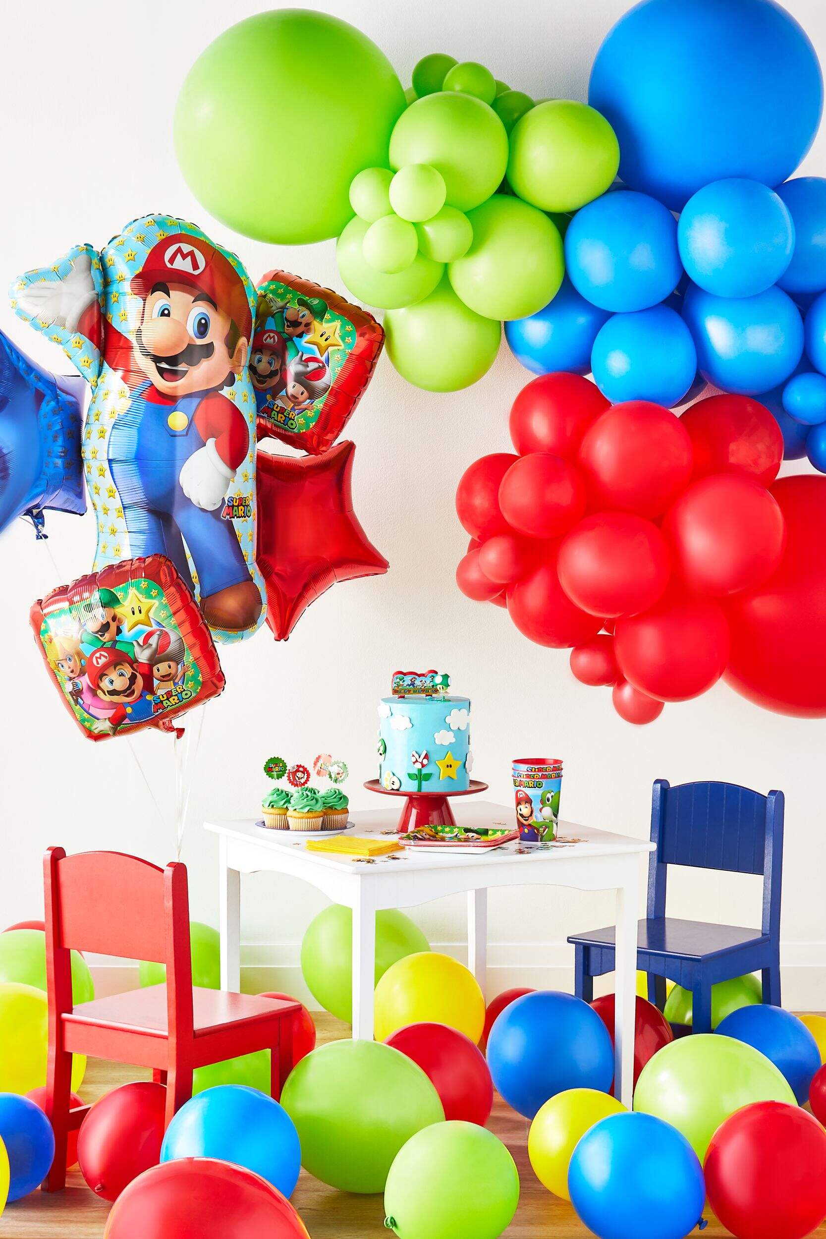 Super Mario Bros Satin Foil Balloon Bouquet, Blue/Red, 5-pk, Helium ...