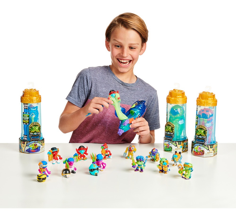 Treasure X Glow-In-The-Dark Ooze Dissect The Alien Action Figure Toy ...